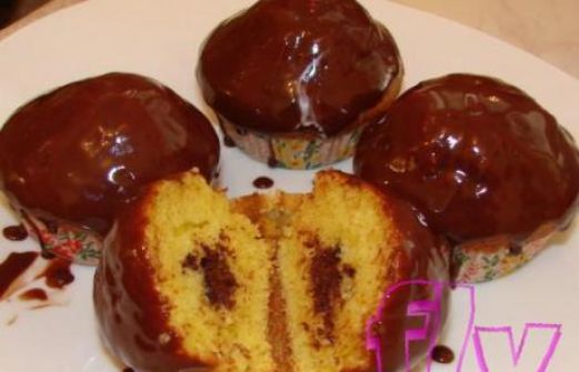Συνταγή: Muffins πορτοκαλιού με γέμιση σοκολάτας