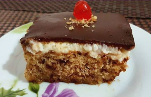 Συνταγή: Καρυδόπιτα με κρέμα και γλάσο σοκολάτας