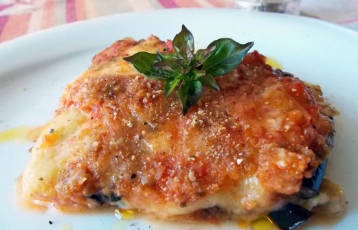 Συνταγή: ΜΕΛΙΤΖΑΝΕΣ ΜΕ ΠΑΡΜΕΖΑΝΑ (PARMIGIANA DI MELANZANE)