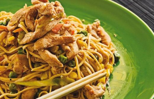 Συνταγή: Νούντλς (noodles) με κοτόπουλο και λαχανικά