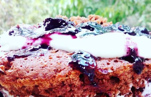 Συνταγή: Black Forest με Kρέμα Γιαουρτιού και Μύρτιλα!