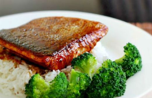Συνταγή: Μαριναρισμένος σολομός με σως teriyaki και ρύζι