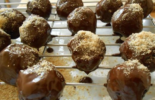 Συνταγή: Τρουφάκια με κέικ που έμεινε - ZannetCooks