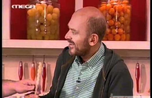 Συνταγή: Κέϊκ με γλάσσο λεμόνι - Στέλιος Παρλιάρος