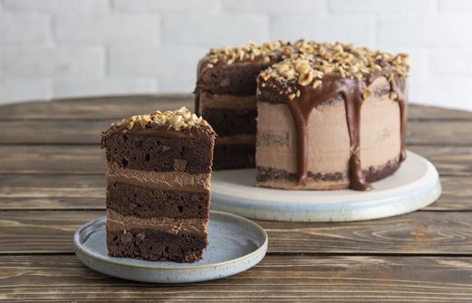 Συνταγή: Τούρτα brownies με frosting πραλίνα