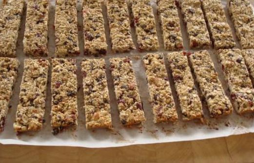 Συνταγή: Σπιτικές μπάρες δημητριακών (granola) συνταγή από marilouthegreat