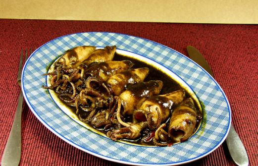 Συνταγή: Καλαμαράκια με το μελάνι τους (calamares en su tinto)